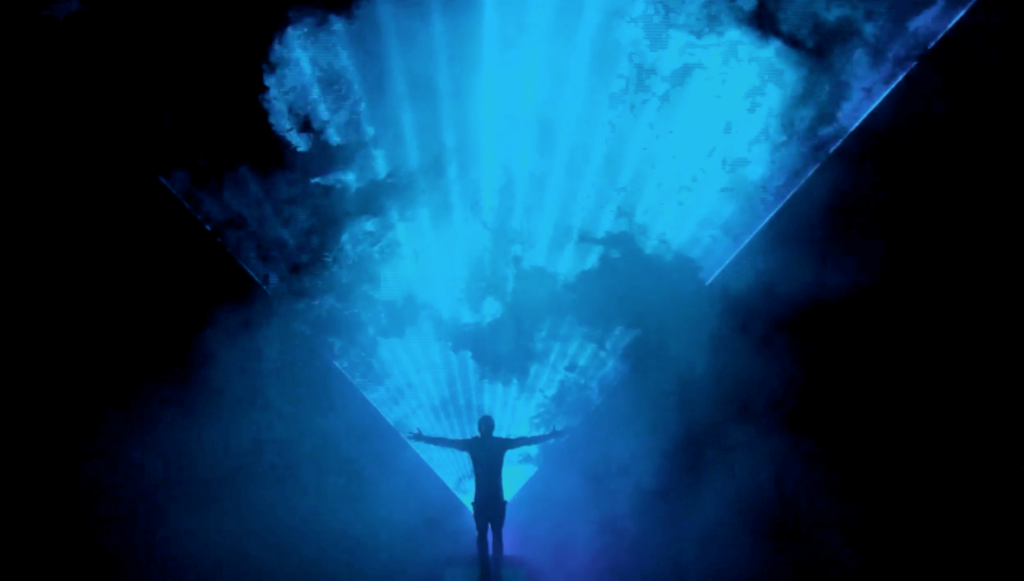 Captivating Laserman Laser Light Show by Newfeellight